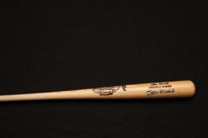 stan musial signed louisville slugger h&b game model bat psa dna g13081 (d) hof - autographed mlb bats