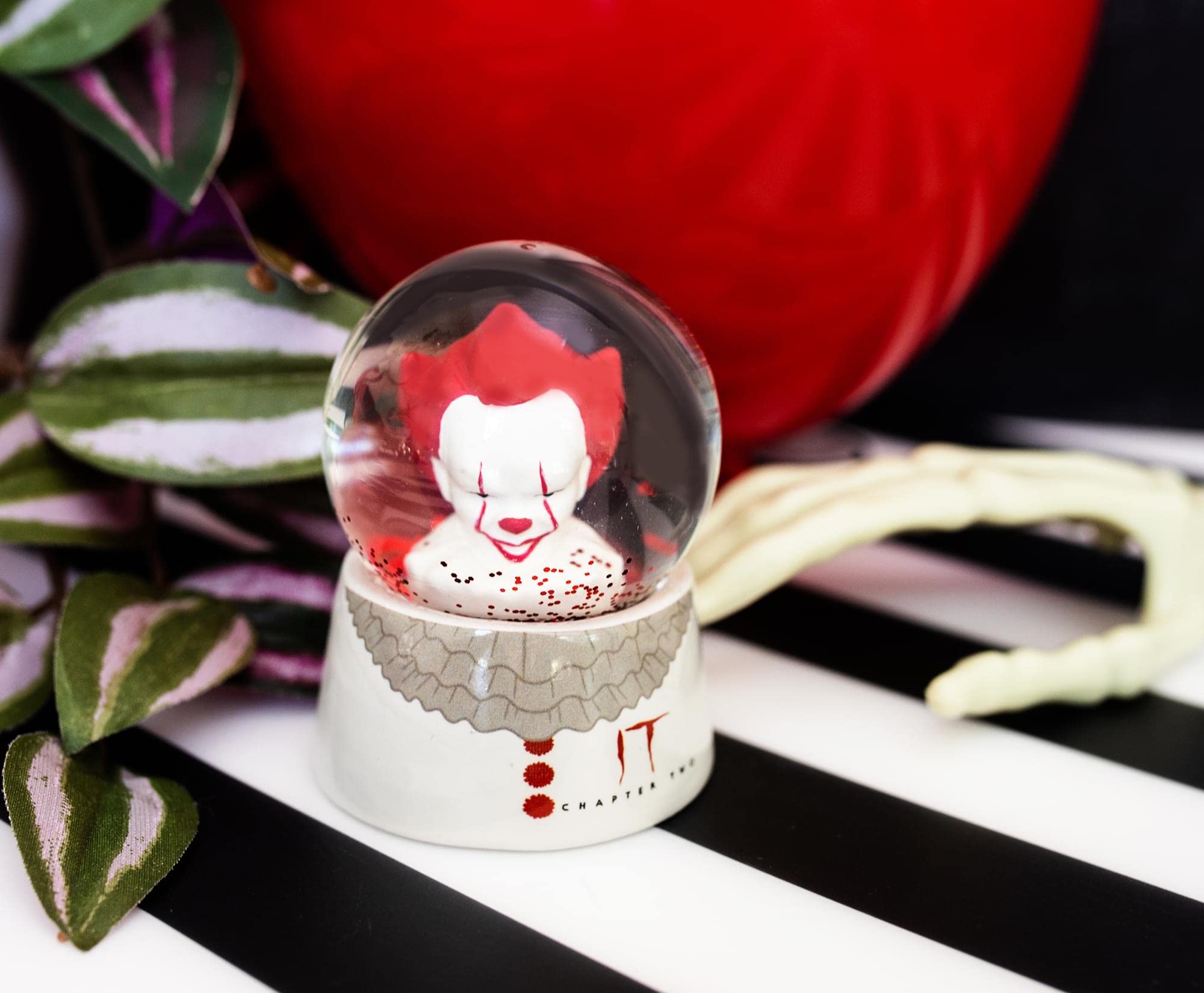 IT: Chapter Two Pennywise 3-Inch Mini Snow Globe with Swirling Glitter Display