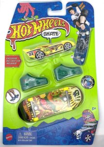 hot wheels skate 2022 - maximum leeway - tony hawk - metallic skateboard and car