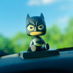 ITUBLE Car Dashboard Decorations Funny Bobbleheads Figures Anime Car Accessories Interior for Men Women Boys Bobble Head Car Dash Board Decor Black Home Desk Ornaments Charm with Phone Holder