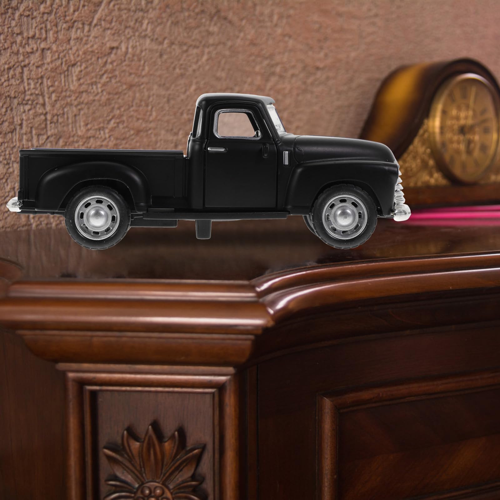 NUOBESTY Die Cast Pickup Truck Model Retro Alloy Car Model Metal Truck Model Black Car Toy for Christmas Party Table Decor Kids Toy