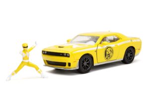 power rangers 1:24 2015 dodge challenger srt hellcat die-cast car & 2.75" yellow ranger figure, toys for kids and adults