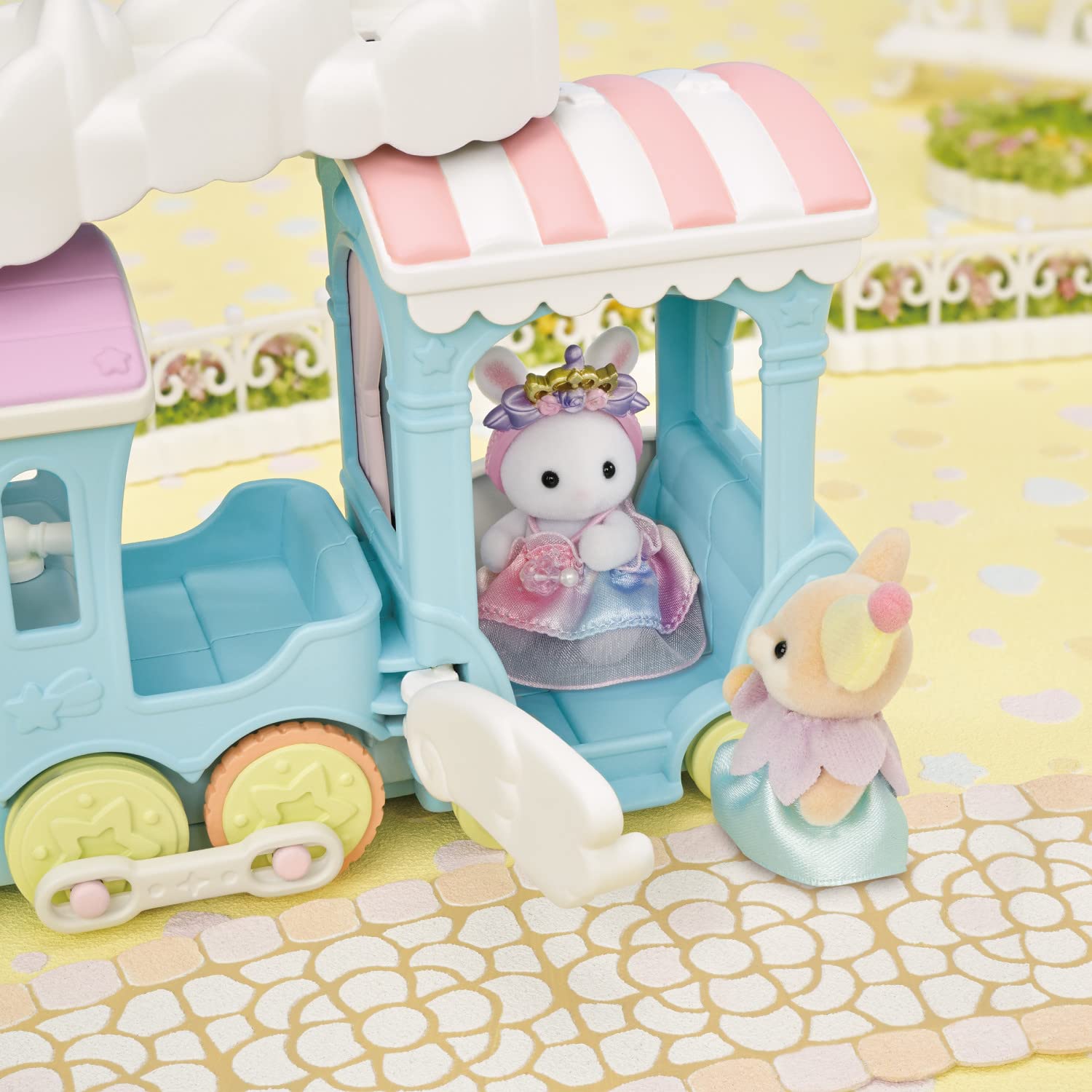 Calico Critters Floating Cloud Rainbow Train - Toy Vehicle Playset with 1 Collectible Figure