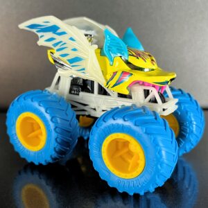 Hot Wheels 2023 Monster Trucks 1:64 Scale Diecast Glow in The Dark Battitude