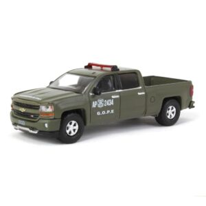 2018 chevy silverado z71 pickup police carabineros de chile (gope) hobby exclusive series 1/64 diecast model car by greenlight 30384