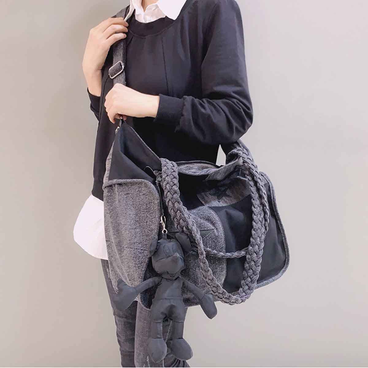 Large capacity women's canvas bag Women's shoulder bag Simple retro messenger bag with cute accessories (Mesh cloth)