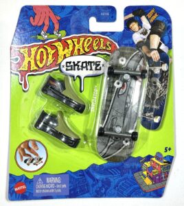 hot wheels skate - 2023 - shredator - 2/4 - hw undisputed - tony hawk - mint/nrmint - ships bubble wrapped in a box