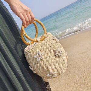 NIBD Flower Pearls Rattan Tote Bag Summer Beach Drawstring Straw Bucket Bag Diamonds Woven Handbag (D White)