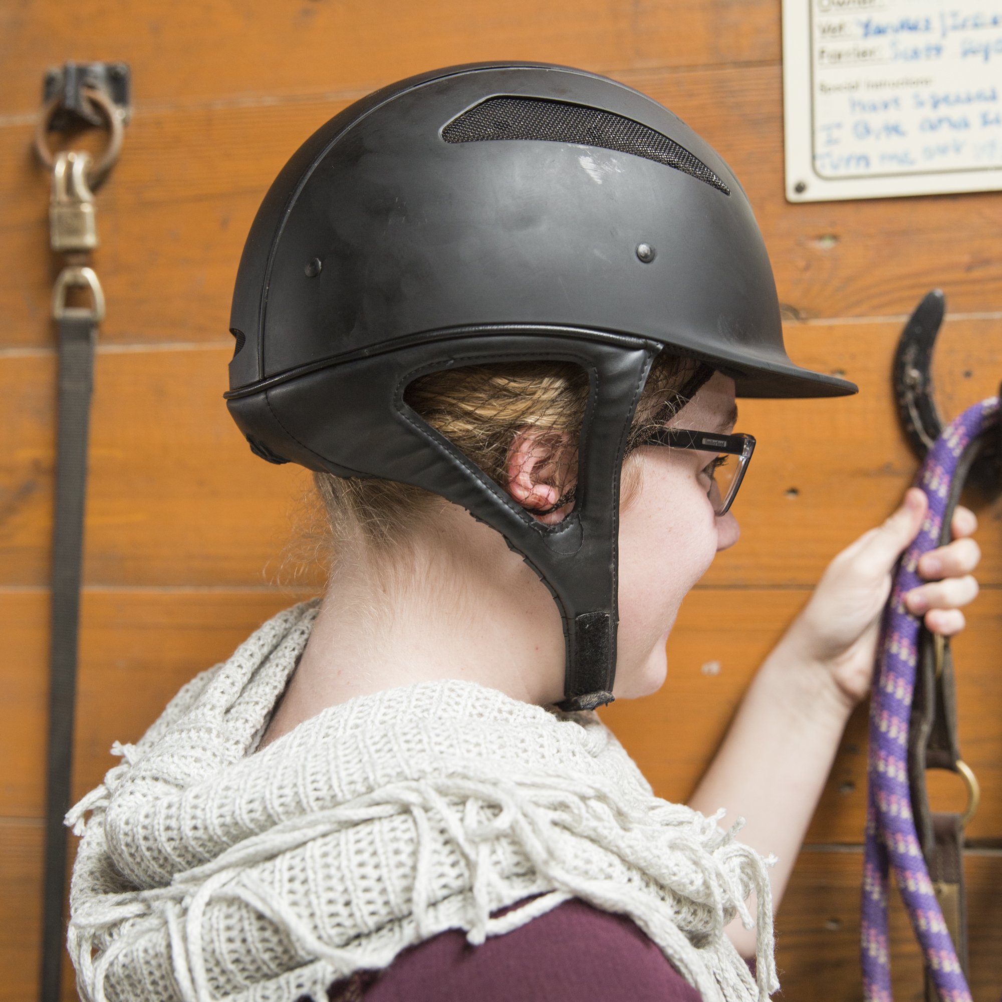 One Knot Hairnet with 2 Comfort Equestrian News and 1 Matching Headband, Medium Brown