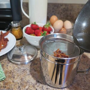 Evelots Cooking Oil Storage Can-Bacon Grease Keeper-Stainless Mesh Strainer-Easy Grip Handle-Large 5 Cup Fat Storage