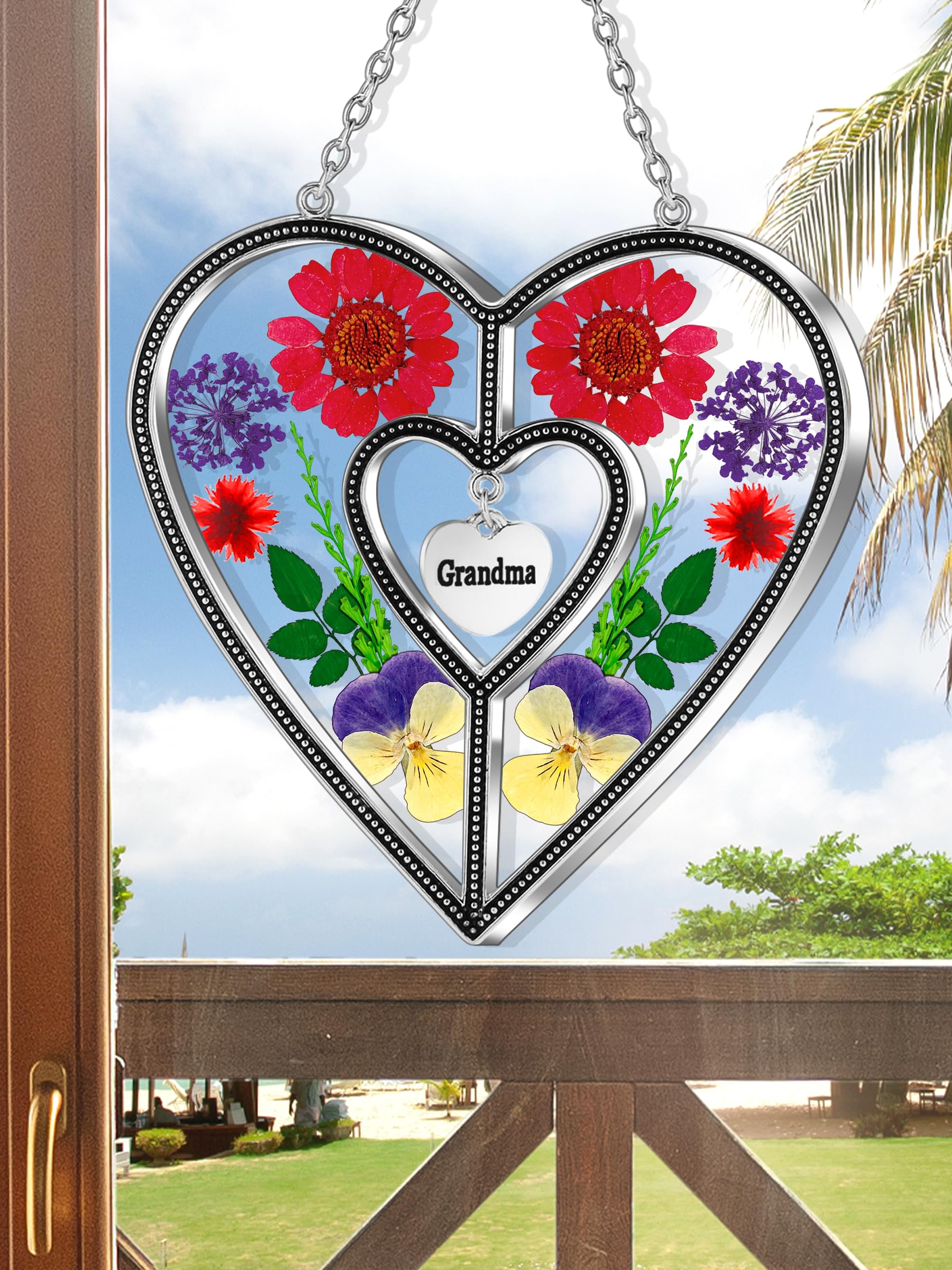 KY&BOSAM Heart Suncatchers Grandma Gift Ornament Stained Glass Sun Catcher Garden hangings Windows with Pressed Flower Heart Embedded in Glass Gifts for Grandma Mother`s Day Birthday Gifts