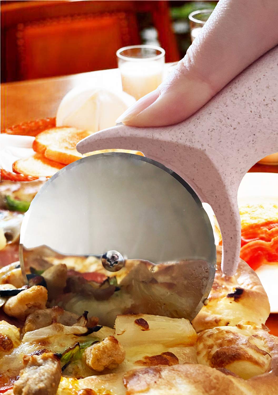 HELEERON Pizza Cutter Wheel, Stainless Steel Pizza Cutter with Cover, Super Sharp Pizza Slicer-Dishwasher safe,Smooth Rotating Pizza Wheel Safe with Healthy Material（Beige）