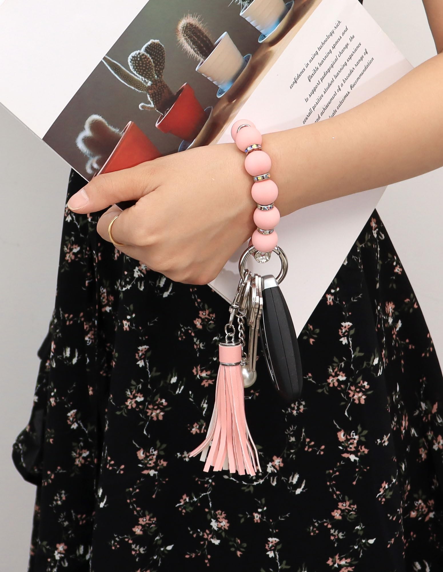 Panny & Mody Silicone Key Ring Bracelet Wristlet Keychain with Silver Bling Zircon & Leather Tassel for Women Gift (Pearl)