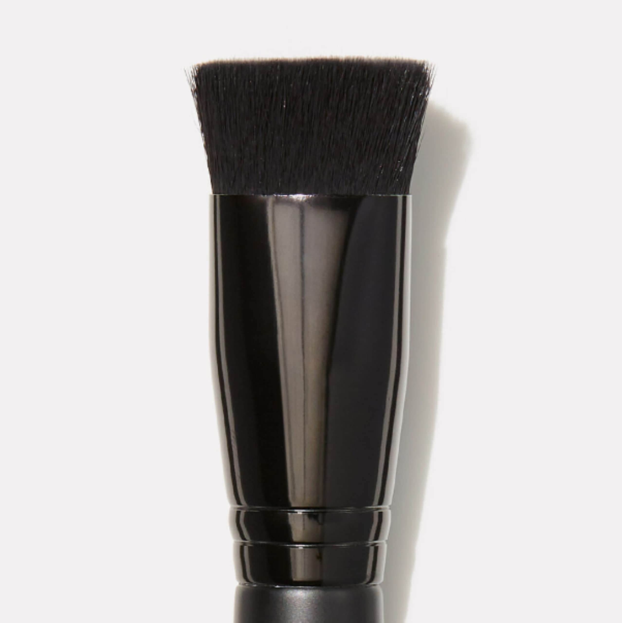 e.l.f. Triangular Buffing Foundation Brush, Flat-Top Makeup Brush For Applying Foundation Evenly, Made With Synthetic Bristles, Vegan & Cruelty-Free