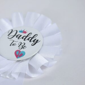 HAPPYLAND Gender Reveal Decorations Sash and Tinplate Badge Mommy to Be and Daddy to Be Baby Shower