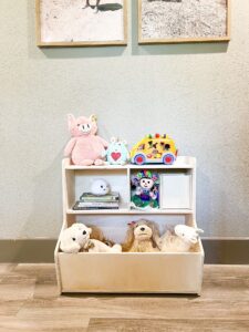 bush acres shelby - wooden single sided nursery bookshelf display stand organizer bin for displaying kids books