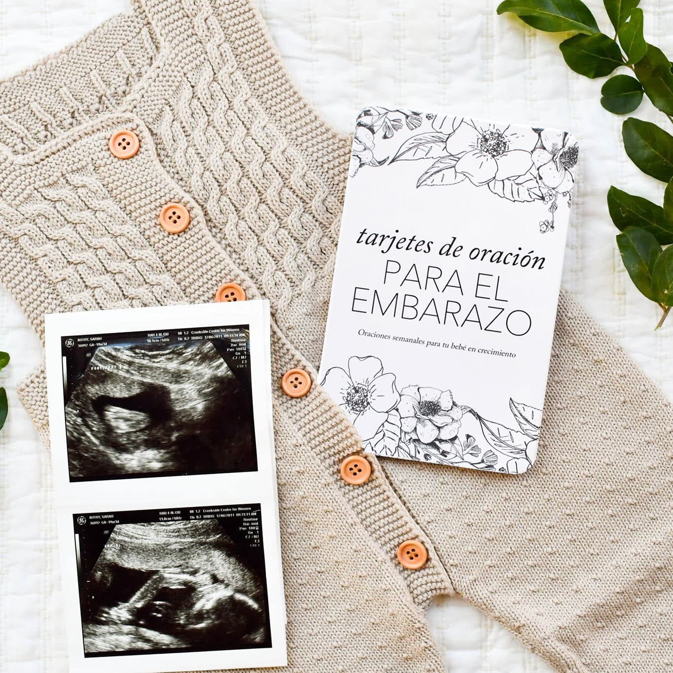 DUNCAN & STONE PAPER CO. Spanish Pregnancy Prayer Cards (20 Cards) - Pregnancy Announcement for Parents or Grandparents - Baby Prayer Cards for Mom to be Gift Basket