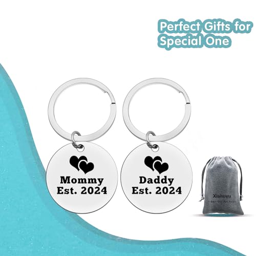 Xiahuyu New Parents Gifts Pregnancy Announcements Gifts Mommy and Daddy Est 2024 Keychain Set New Mom and Dad Gifts First Time Parents Gifts for Christmas Birthday Mothers Day Fathers Day