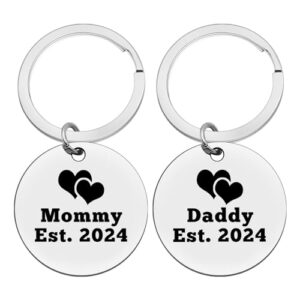 xiahuyu new parents gifts pregnancy announcements gifts mommy and daddy est 2024 keychain set new mom and dad gifts first time parents gifts for christmas birthday mothers day fathers day