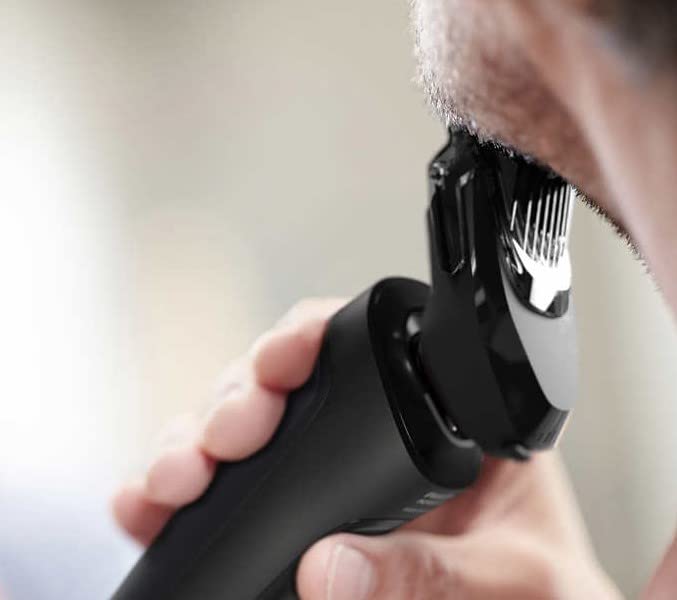 Philips Norelco Shaver 6600 with SenseIQ Technology, Series 6000.SkinProtect Blades, 360° Contour Heads and Smart Hair Sensor