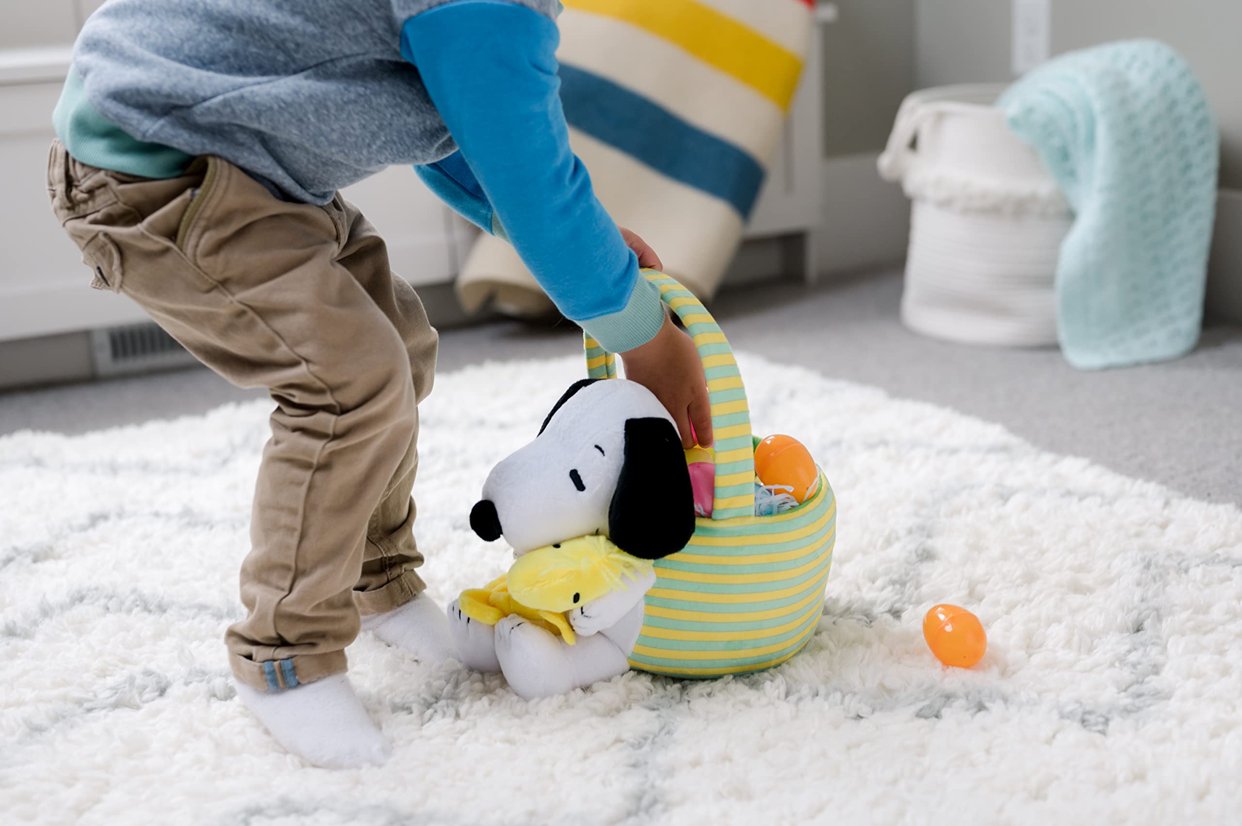 Animal Adventure® | 8" Easter Basket Snoopy and Woodstock