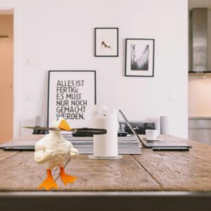 Magnetic Goose Duck Key Holder, Unique Key Holder, Standing Muscle Goose Statue, Funny Animal Magnetic Key Holder, Magnetic Tool Holder, Kawaii Desk Accessories, Room Office Tabletop Ornament (1 PC)