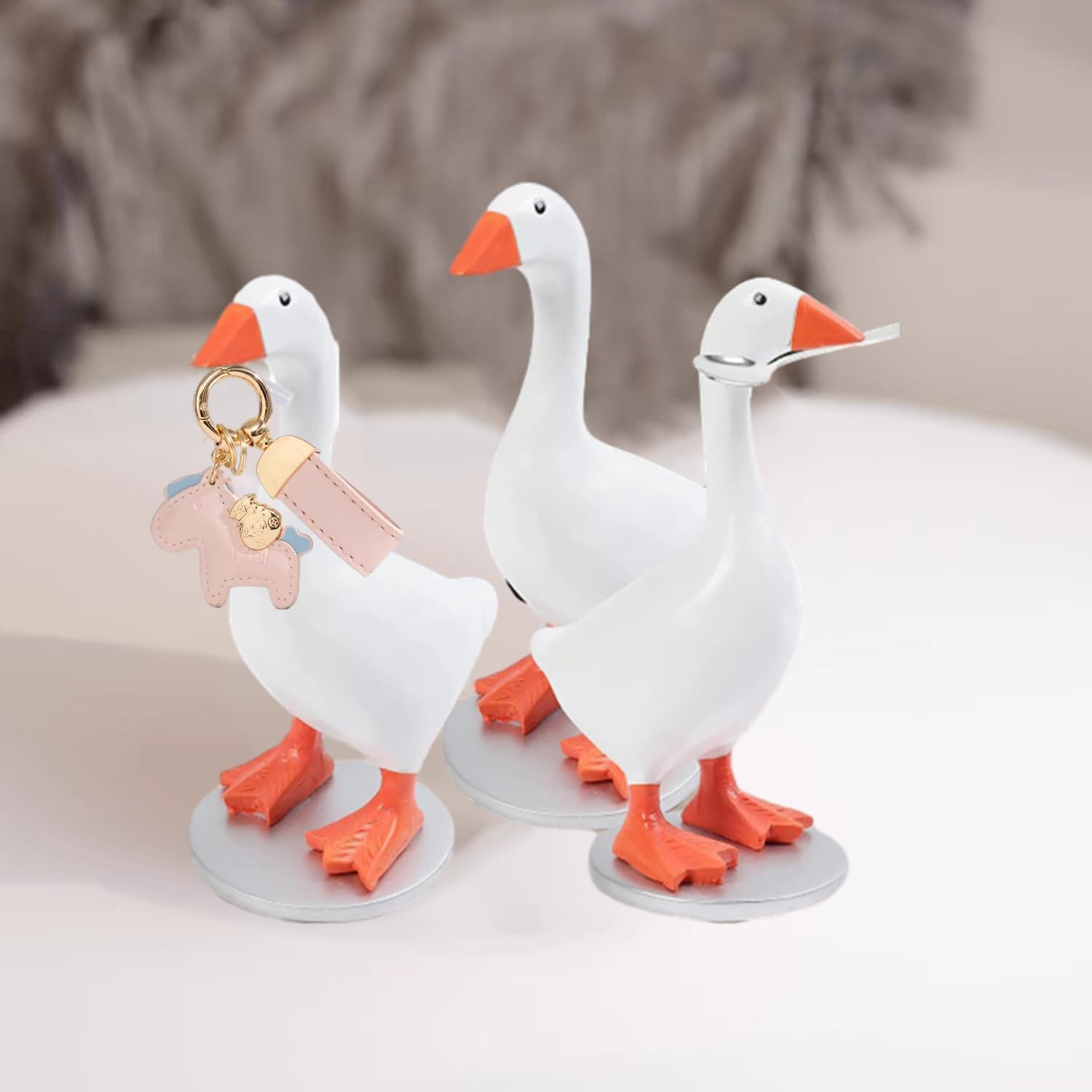 GJFASGF Magnetic Goose Key Holder, Cute Duck Statue Key Hanger, Kawaii Magnetic Silly Goose Figurines,Funny Office Desk Decor Bedroom Decorations Home Decor Aesthetic