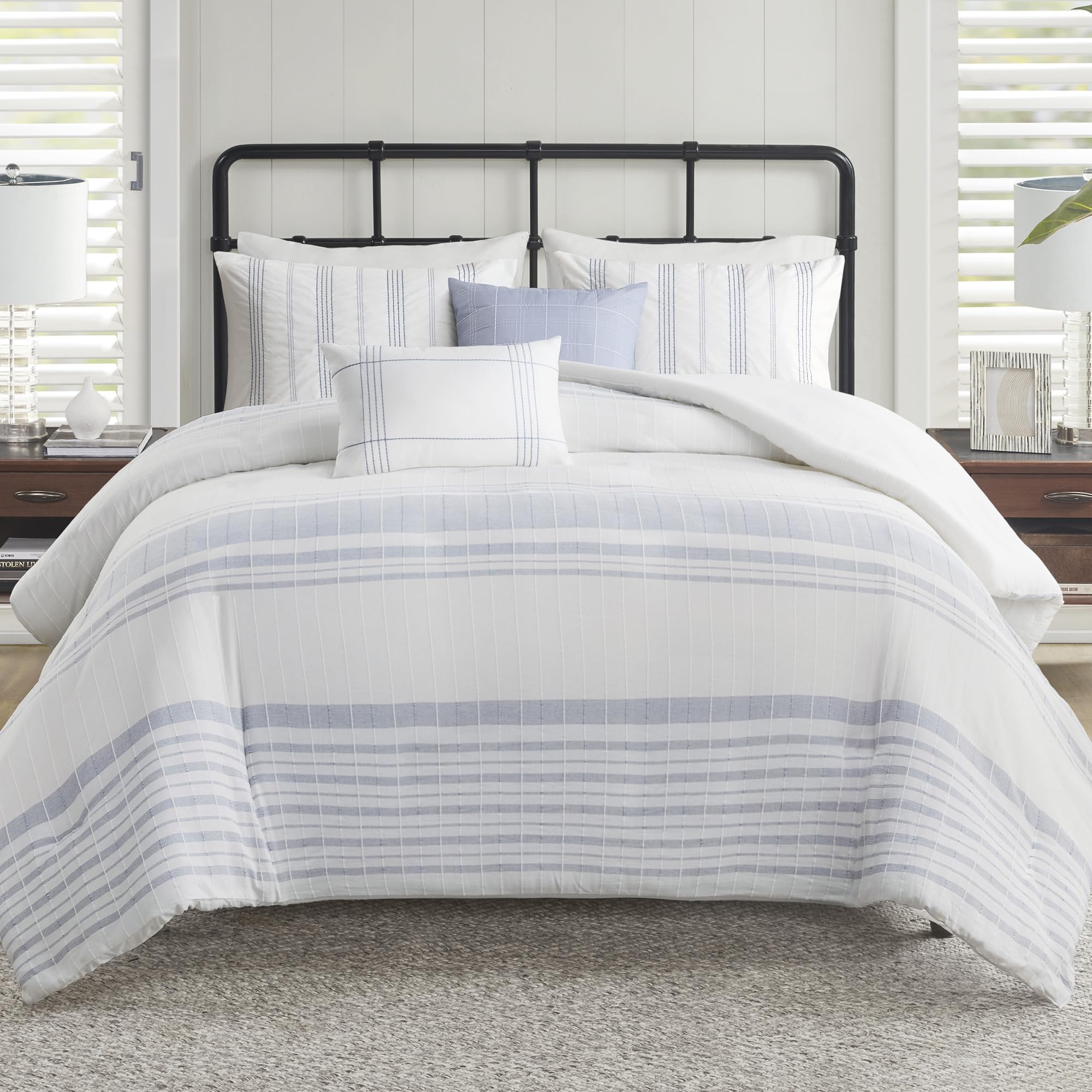 Harbor House Queen Duvet Cover Set, Stripes Clipped Jacquard, Cotton Oversized Duvet Cover for a Queen-Size Bed, Farmhouse Bedding Cover, 2 Shams, 2 Décor Pillows, Morgan, Full/Queen White/Blue