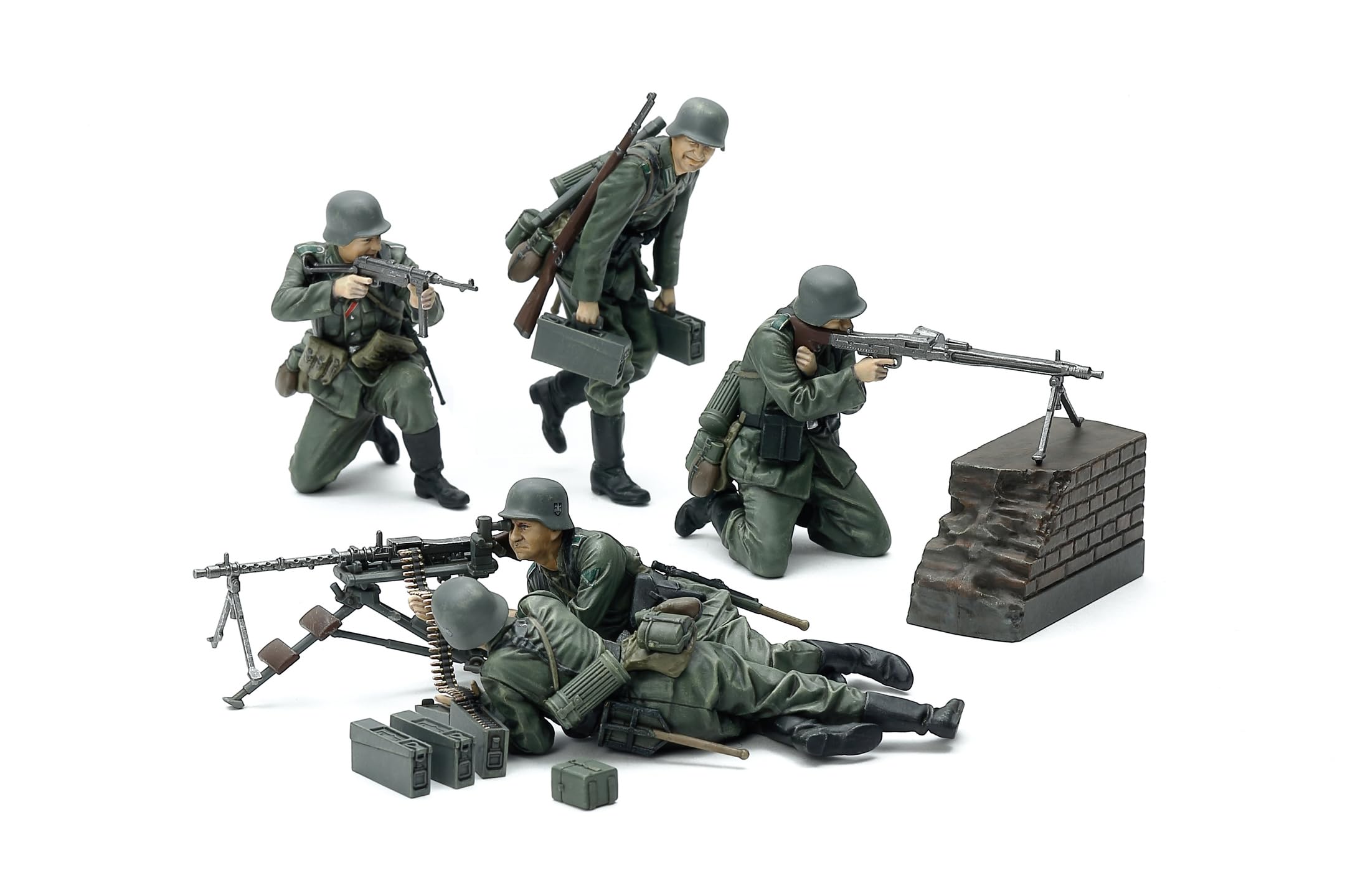 TAMIYA 35386 1:35 Figure Set German MG Troops (5) with WW2 Faithful Replica, Model Building, Plastic Kit, Crafts, Hobby, Gluing, Model Kit, Assembly, Unpainted