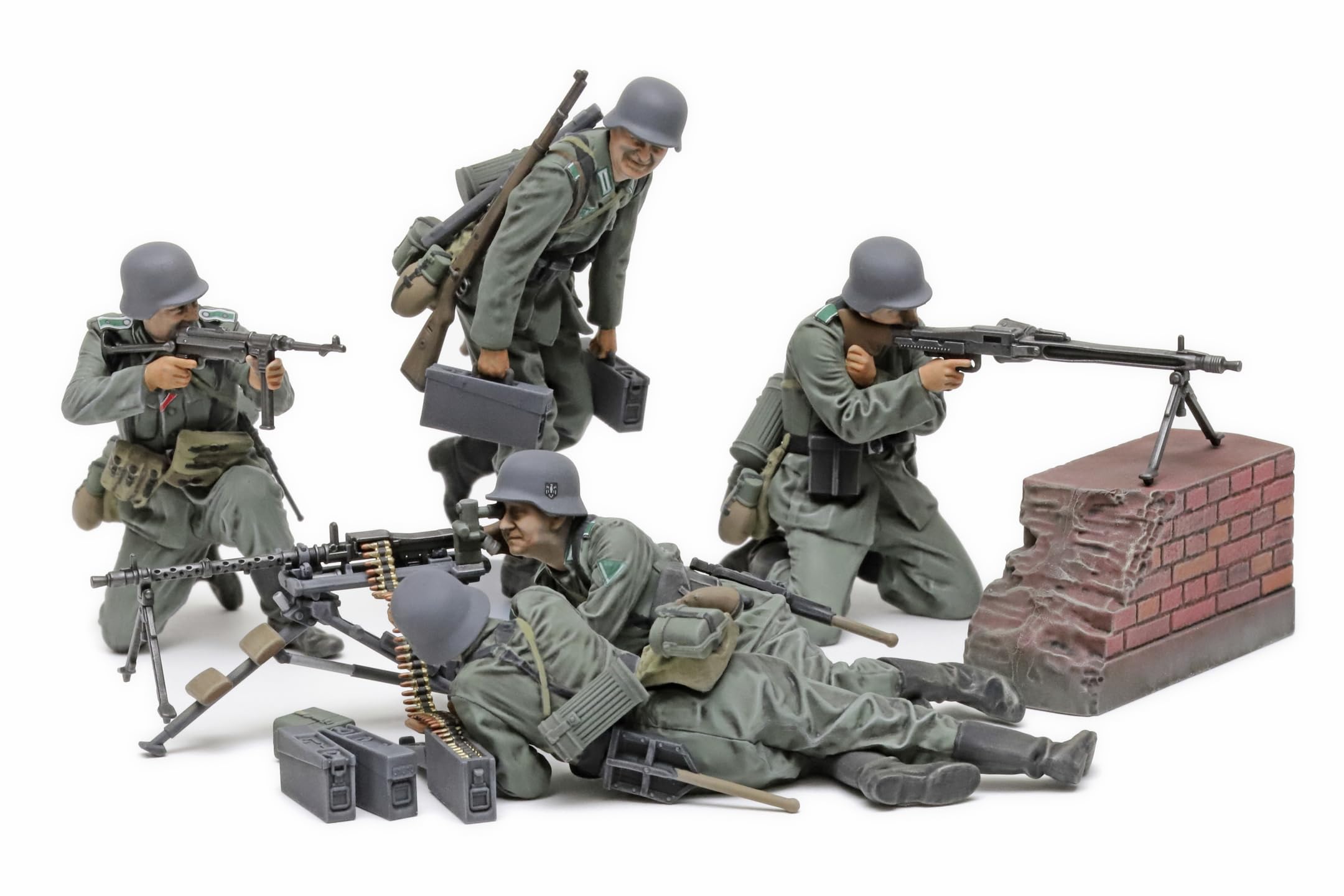 TAMIYA 35386 1:35 Figure Set German MG Troops (5) with WW2 Faithful Replica, Model Building, Plastic Kit, Crafts, Hobby, Gluing, Model Kit, Assembly, Unpainted