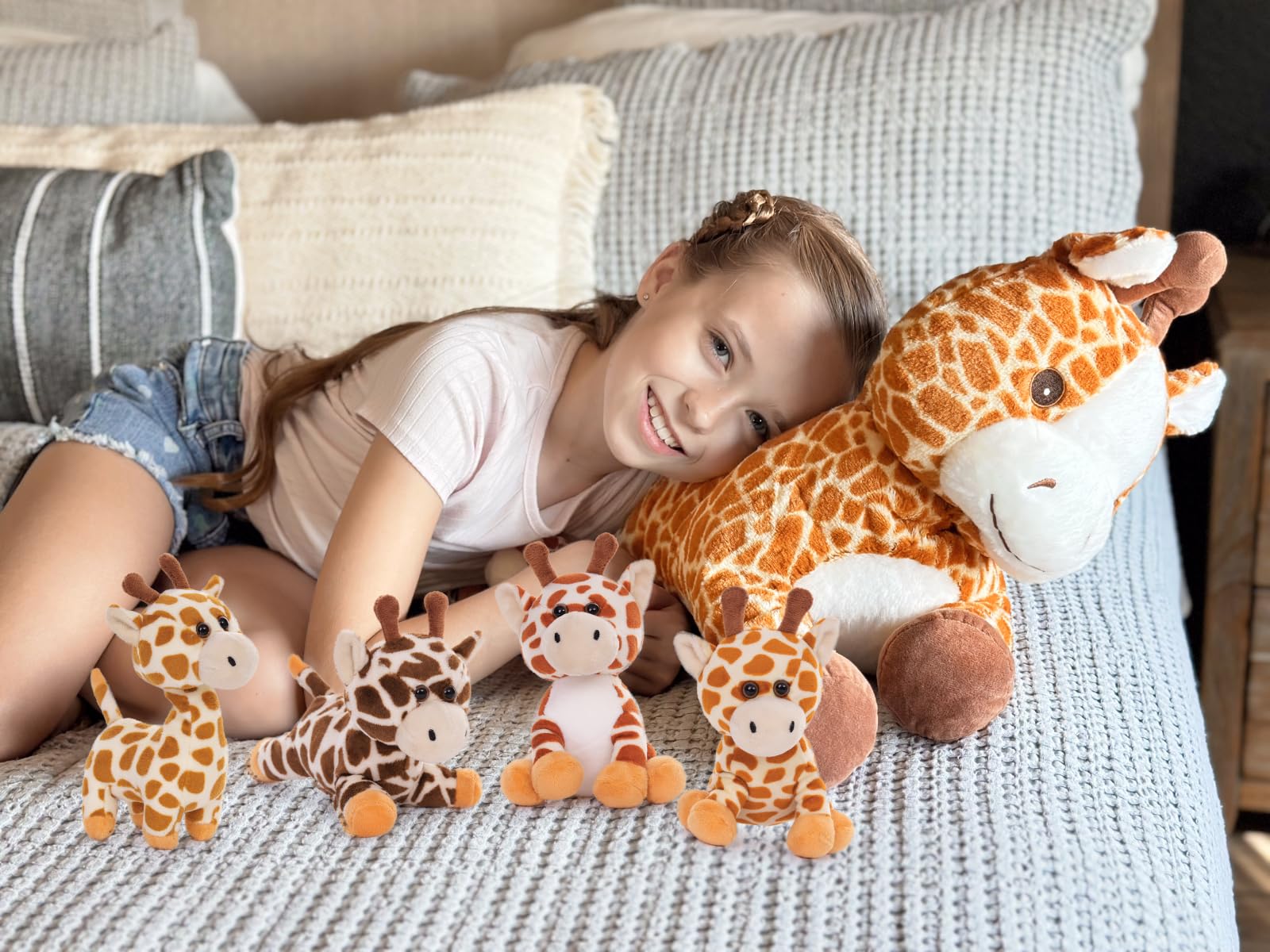 Tezituor 5Pcs Giraffe Stuffed Animal Set, 22in Mommy Stuffed Giraffe with 4 Cute Baby Giraffe Toys for Girl Boy Kid, Soft Large Giraffe Pillow, Plush Giraffe Gift for Birthday Christmas Party Decor