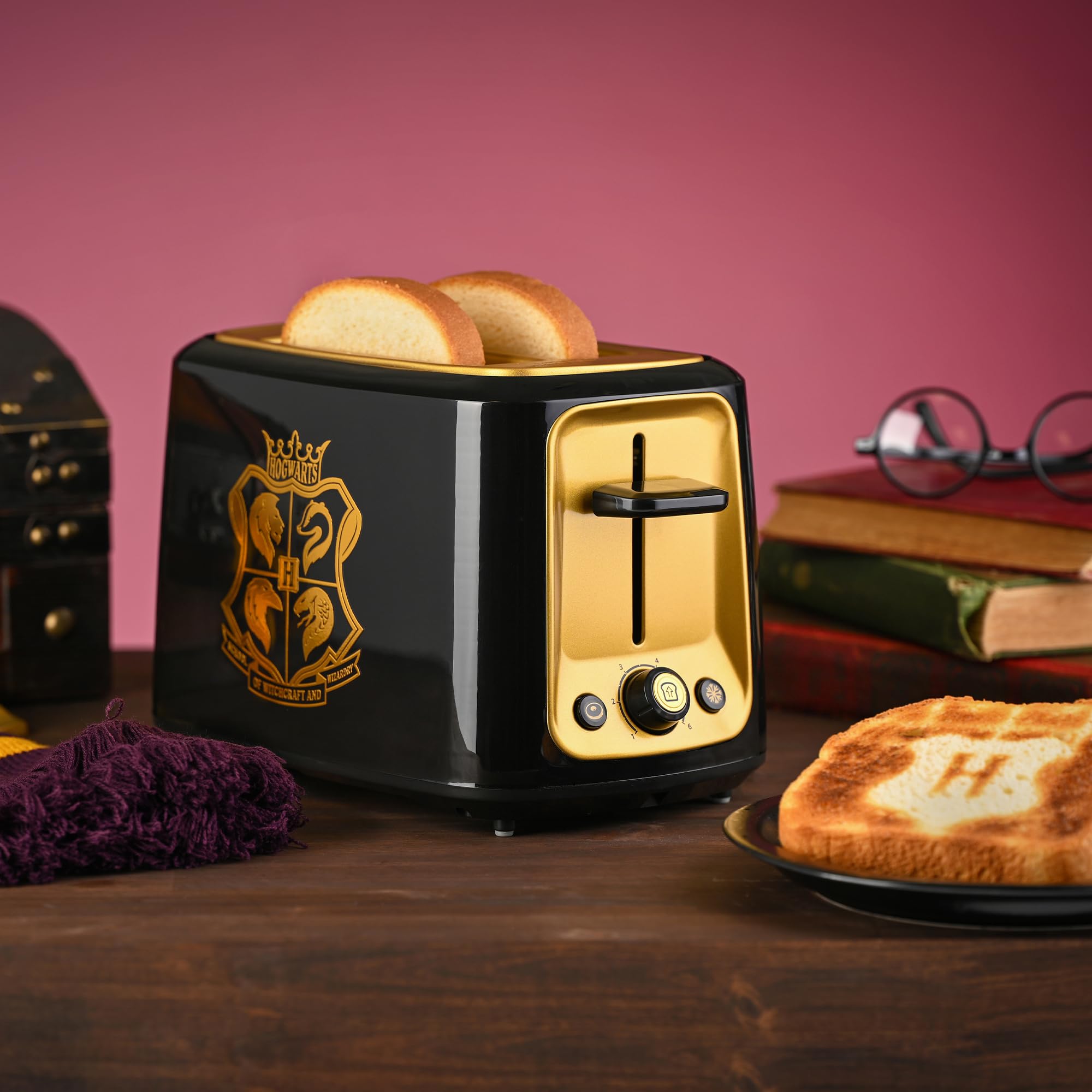 Warner Brothers Harry Potter 2-Slice Toaster by Select Brands, Imprints Hogwarts Crest and Harry Potter Glasses on Toasted Bread, Black and Gold, WBH-26TS