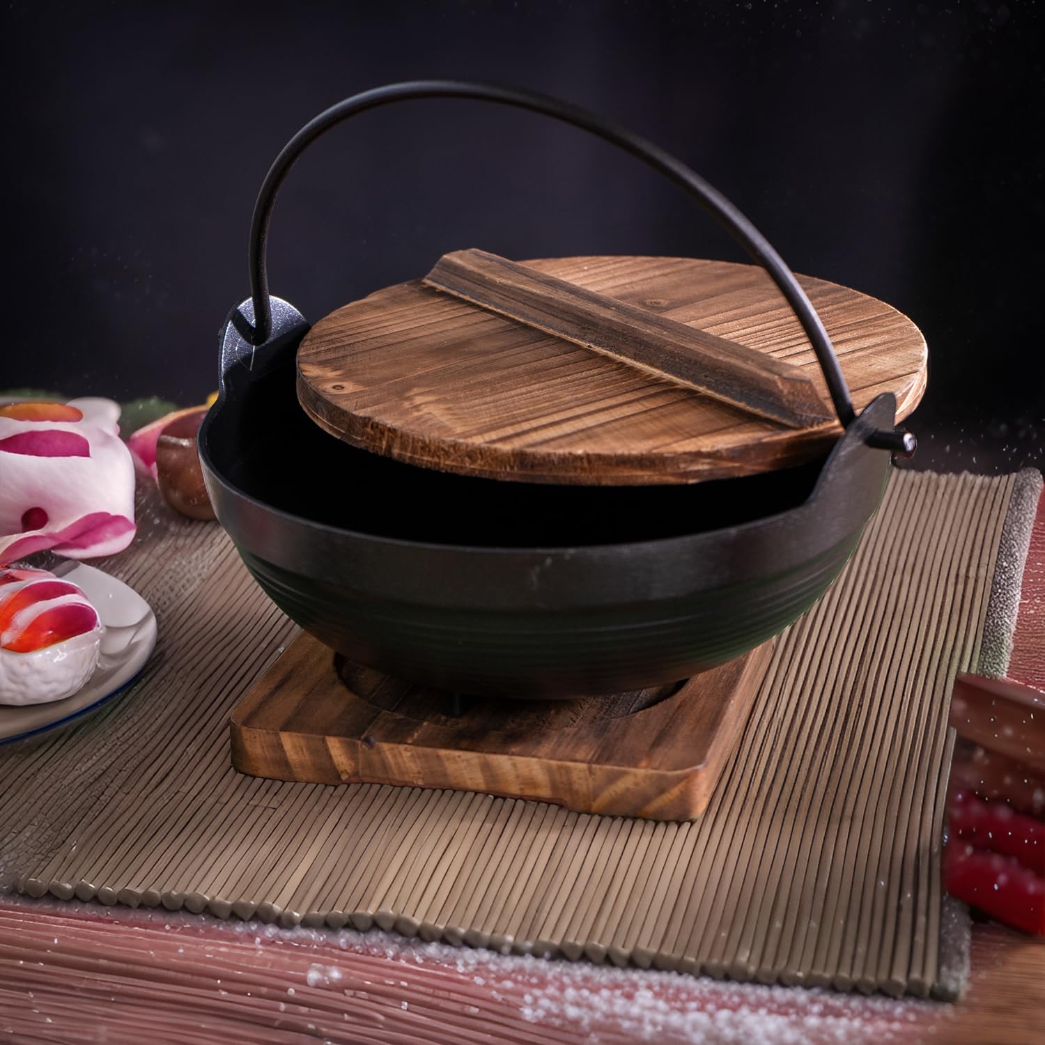 Urban Tokyo Sukiyaki Tetsu Nabe Pot with Wooden Lid and Tray Japanese Style Nabemono Hot Pot Hiking Stove Pan Stockpot Wok for Outdoor Aluminum Alloy