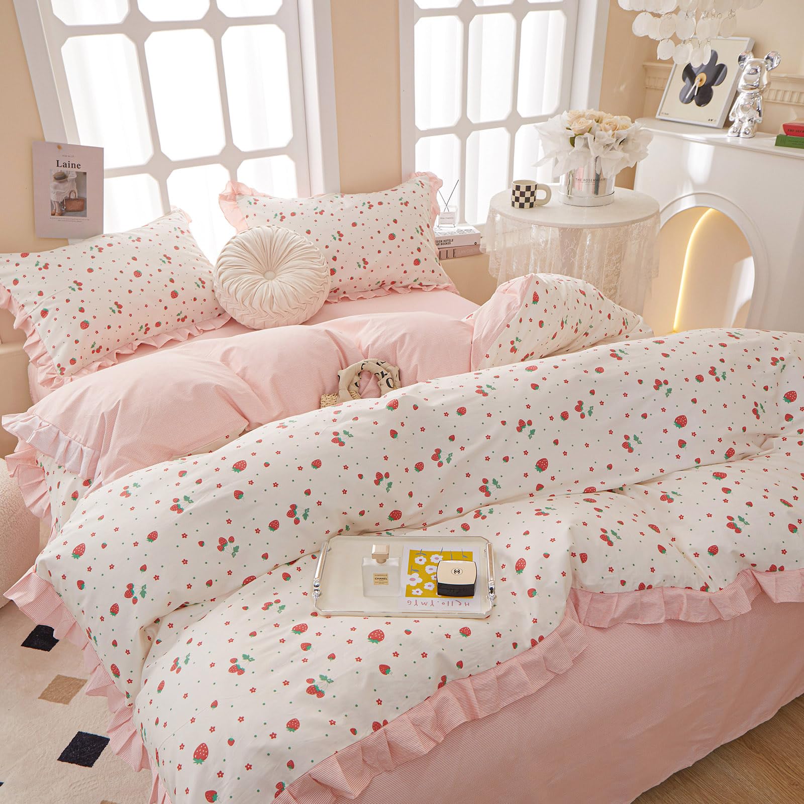 Kawaii Strawberry Comforter Set Twin XL Cute Ruffle Comforter with 2 Pillowcases Fluffy White Microfiber Kids Girls Bedding Comforter Strawberry Printed Ruffled Comforter Set for All Seasons Twin XL