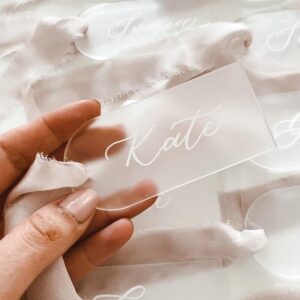 TETOU 50Pcs Acrylic Place Card for Wedding Frosting DIY Table Seating Cards Wedding Supplies with Blue Ribbon