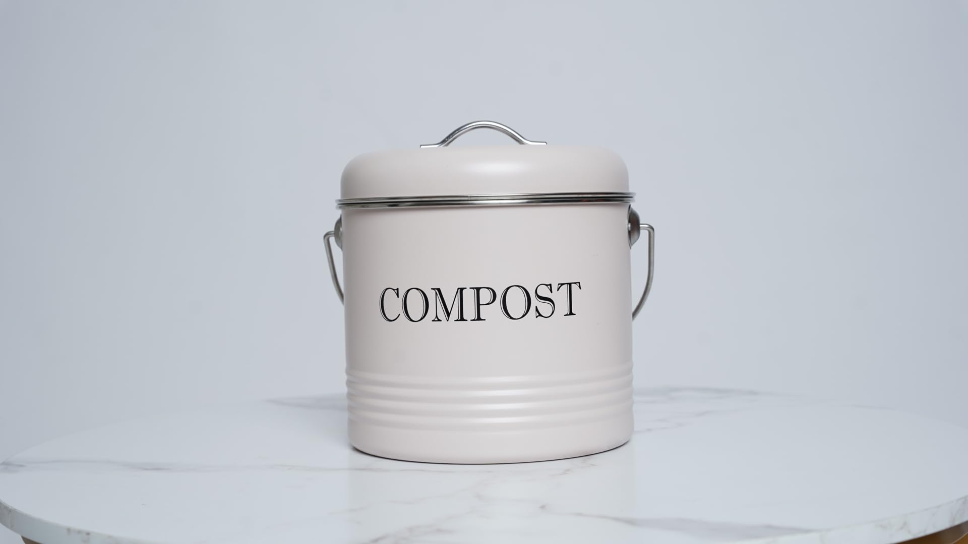 Kitchen Compost Bin, 1.3 Gallon Metal Countertop Compost Bucket with Lid, Indoor Composter, Beige