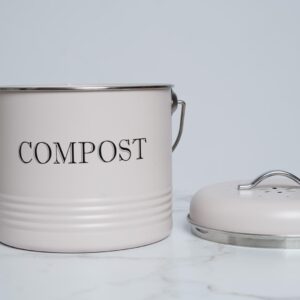 Kitchen Compost Bin, 1.3 Gallon Metal Countertop Compost Bucket with Lid, Indoor Composter, Beige