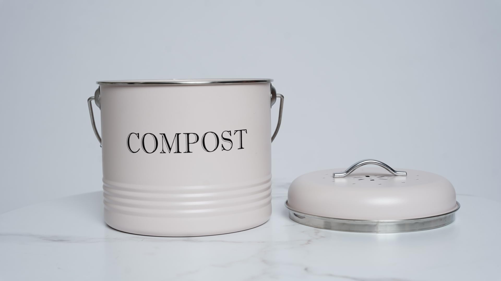 Kitchen Compost Bin, 1.3 Gallon Metal Countertop Compost Bucket with Lid, Indoor Composter, Beige