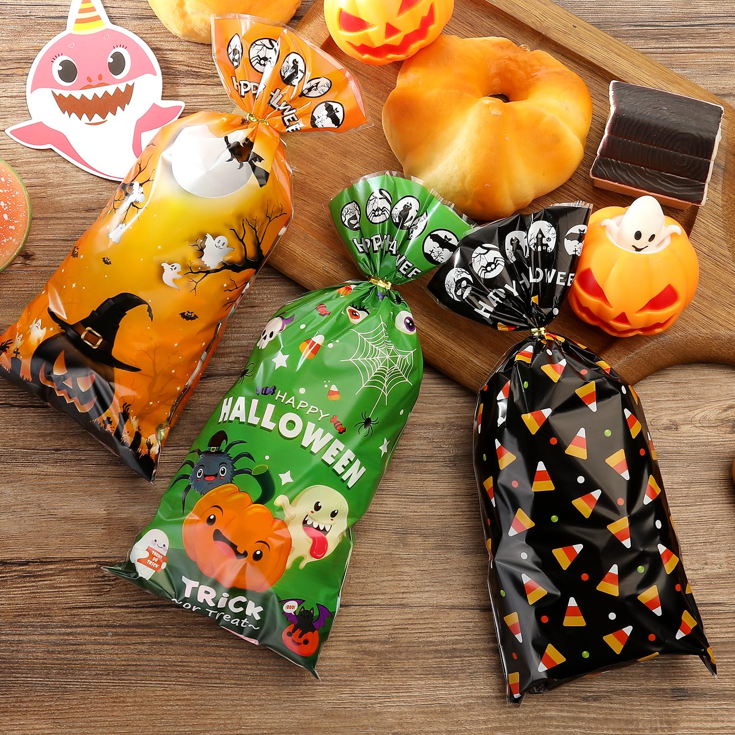 FXMHEHBB Halloween Cellophane Candy Bags, 150 Pcs Plastic Halloween Trick or Treat Bags Goodies Bags with Twist Ties for Snacks Cookies