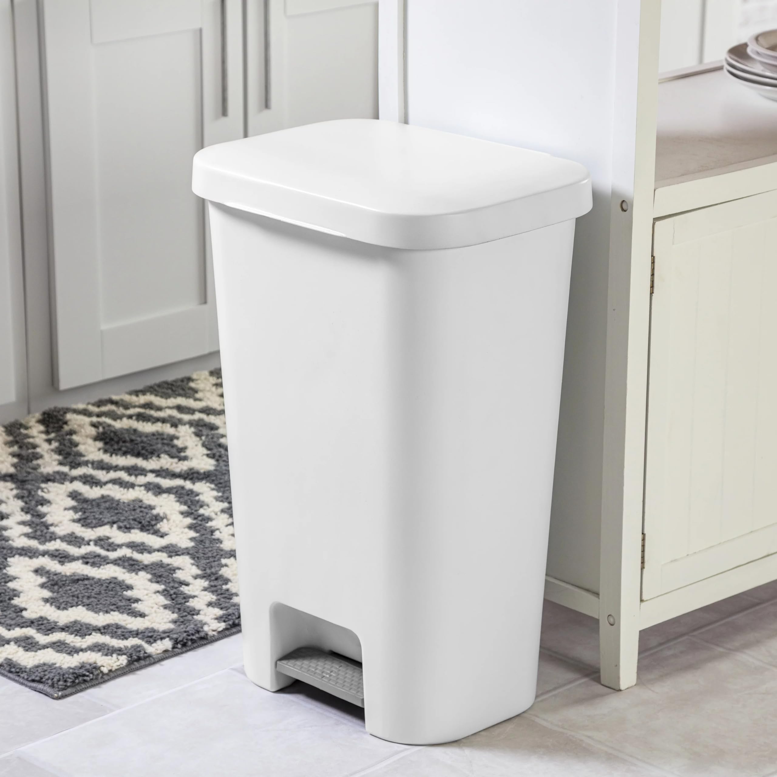 DqOasd StepOn Plastic Trash Can, 11.9 Gallon / 45 Liter,Plastic Wastebasket Garbage Bin for Kitchen,Home, Bedroom, Bathroom,Office & Slim Space-Saving, White