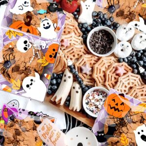 Wocuz Halloween Cellophane Bags Biscuit Roasting Treat Bags Individual Wrappers Self Adhesive OPP Cookie Bakery Present Gift DIY Candy Decorating Favor Bags (4x4 Inch, 200Pcs)