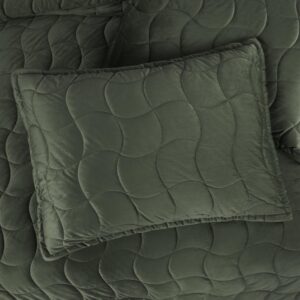 palassio Luxury Olive Green Velvet Twin Size Quilt Bedding Set with 1 Pillow Sham, Christmas Soft Cloud Cozy Warm Bedspread Coverlet for Kids, Lightweight Crushed Comforter for All Season