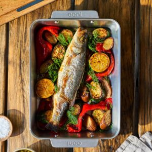 ooni Medium 15" x 10" Roasting Pan - Non Stick Stainless Steel Roasting Tray with Rack and Wooden Carving Meat Board, Ovensafe Cookware, Roaster Tin