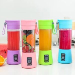 Freindly Trade,Portable Blender, Personal Size Blender for smoothies, juice and Shakes, Mini Blender with powerful motor, rechargeable battery, 4 blades, for home, travel, outdoors, office