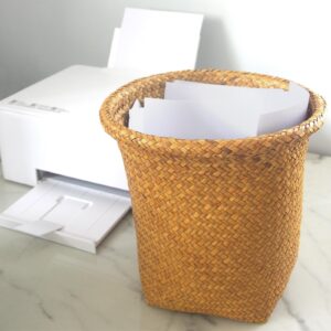 Natural Seagrass Woven Trash Can – 23L (6 Gal) Wicker Waste Basket for Bathroom, Living Room, Office Durable and Compact Design, Small Round Wastebasket Garbage Bin for Organizing and Home Decor