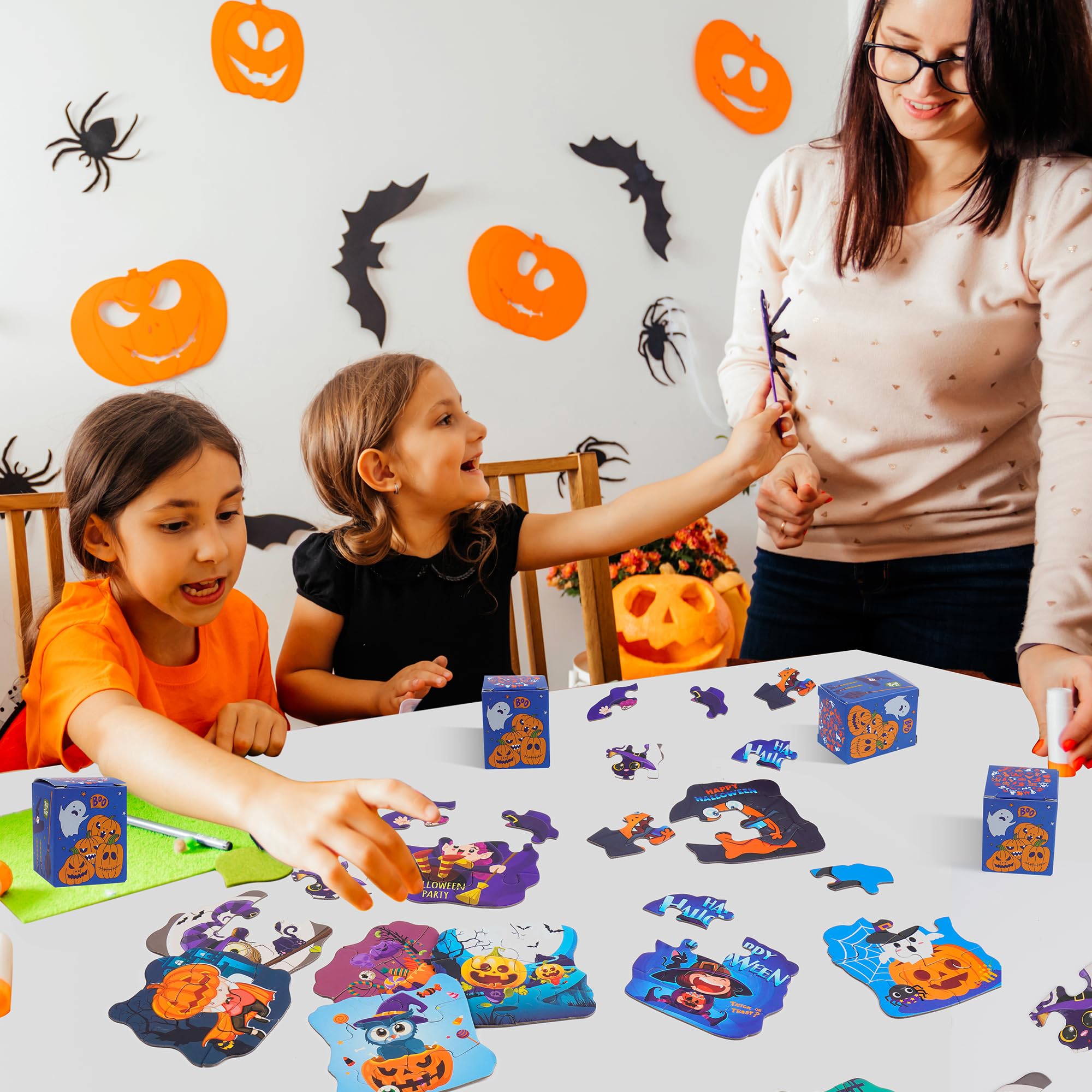 Autpvcol Halloween Party Favors, 24Pack 144Pcs Jigsaw Puzzles Halloween Toys For Trick Or Treat, Halloween Goodie Bag Fillers, Halloween Puzzle Halloween Gifts For Kids,School Classroom Reward