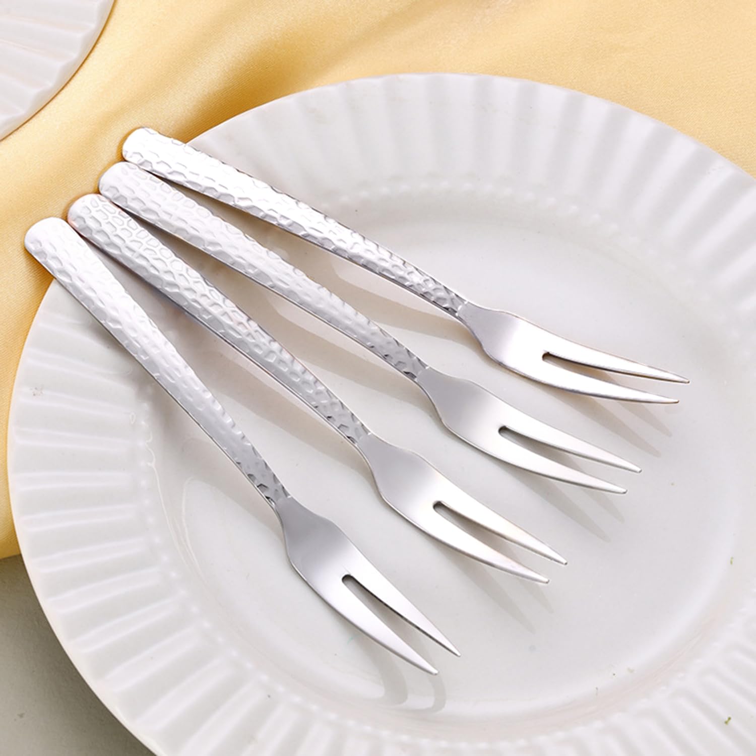 Chenshuo Dessert Forks, Stainless Steel Cocktail Forks, Stylist Small Appetizer Forks for Fruit Salad cake, 5.27 Inches, 4 Piece