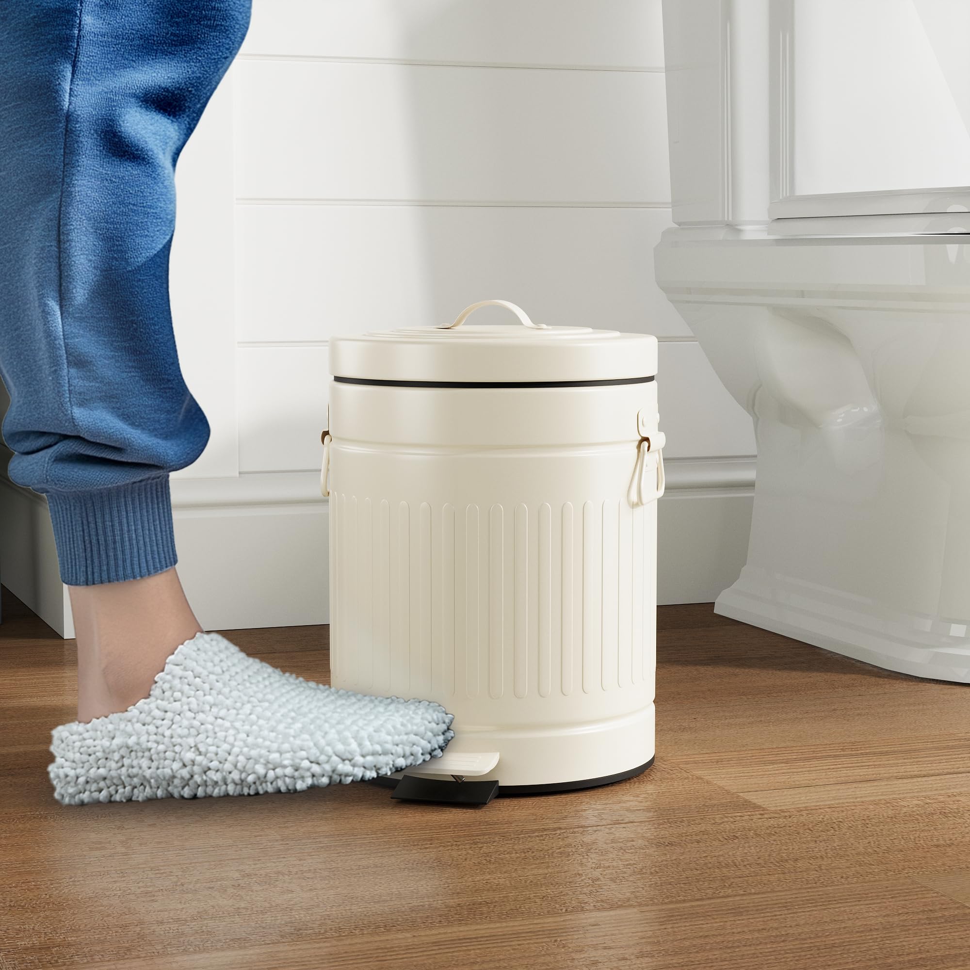 Qflushor Smll Bathroom Trash Can with Lid, 1.3 Gallons Soft Close Garbage Can with Foot Pedal, Round Step Wastebasket for Bedroom, Office, Living Room, 5 Liters / 1.3 Gallons, Cream White