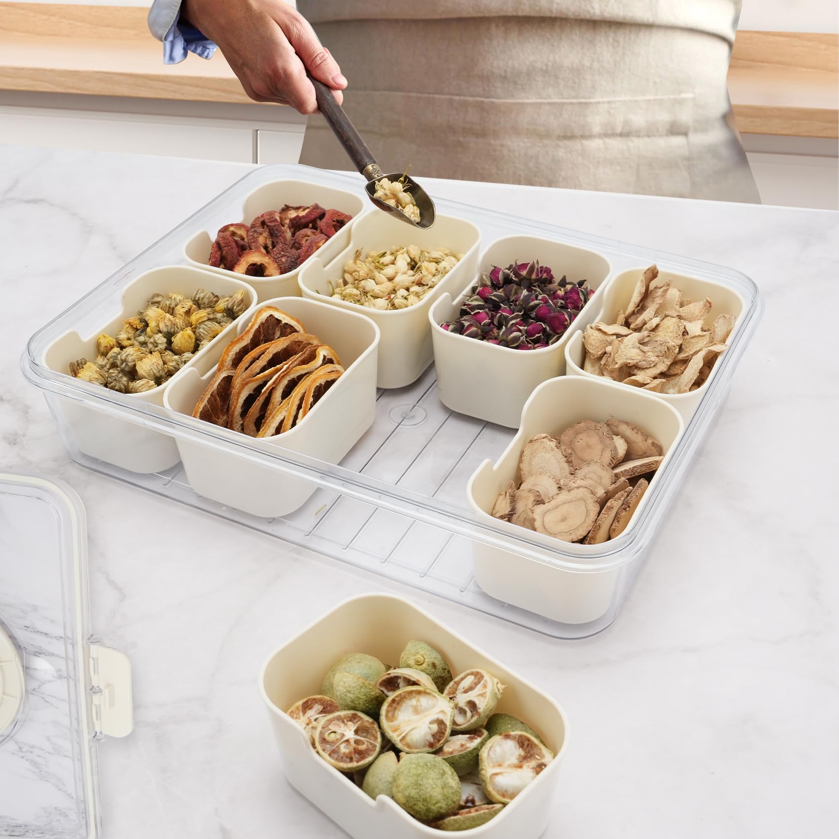 SZJhongfeng Divided Serving Tray with Lid and Handle, Portable Snackle Box Container, Transparent Storage Organizer, Perfect for Candy, Fruits, Nuts, Ideal for Entertaining, Parties, and Travel.