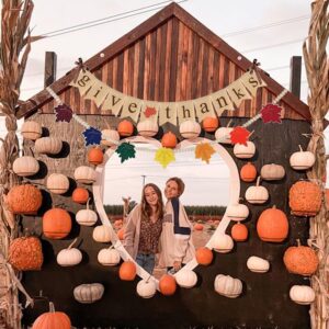 Give Thanks Banner, 2 Pcs Thanksgiving Burlap Bunting with Bows and Felt Fall Leaves Wood Bead Garland Autumn Maple Friendsgiving Decorations for Fireplace Mantel Office Classroom Party Hanging Decor